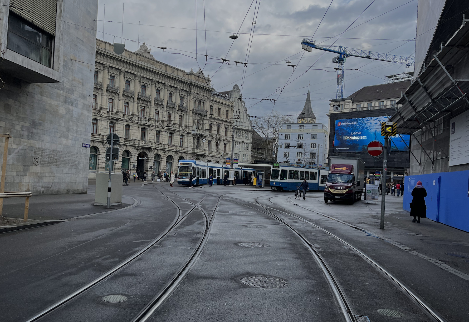 Geisterstimmung am Paradeplatz – Wer arbeitet noch? – Inside Paradeplatz